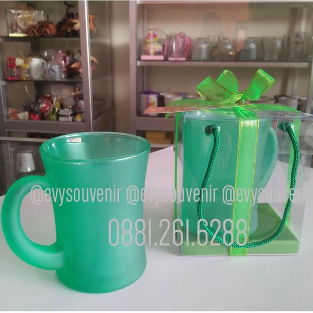 Souvenir Gelas Langsing DOFF Warna Mika – Evy Souvenir