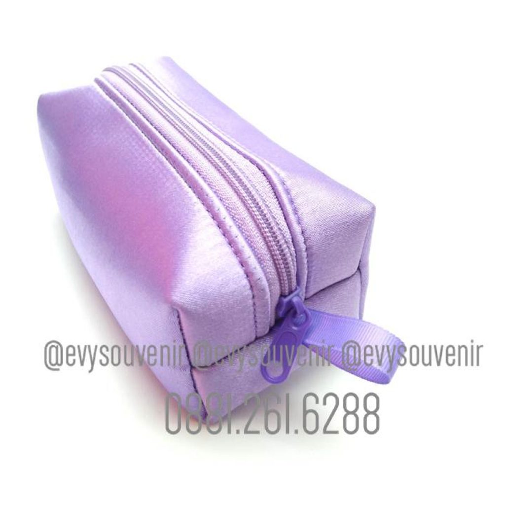 Souvenir dompet make up satin – Evy Souvenir