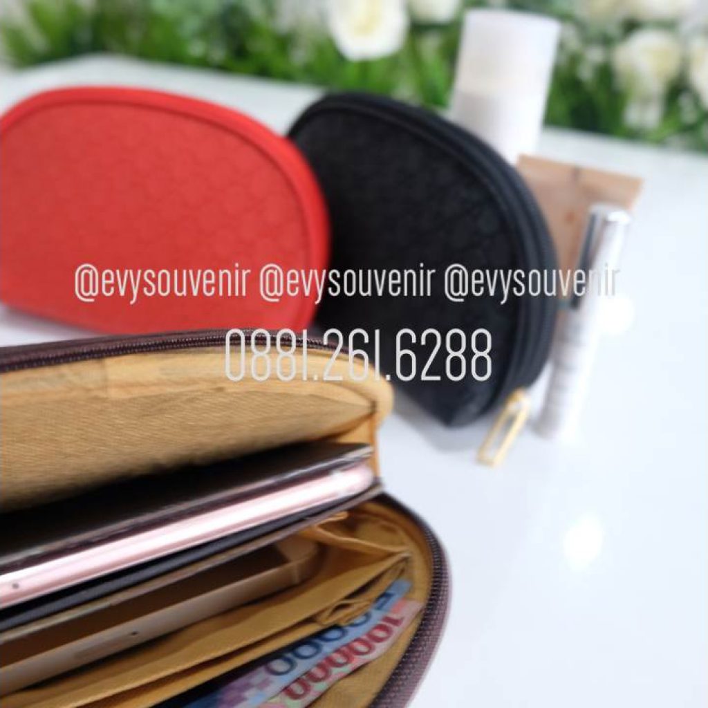 souvenir dompet botega – Evy Souvenir