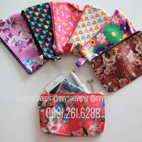 Souvenir Dompet Motif Kecil – Evy Souvenir