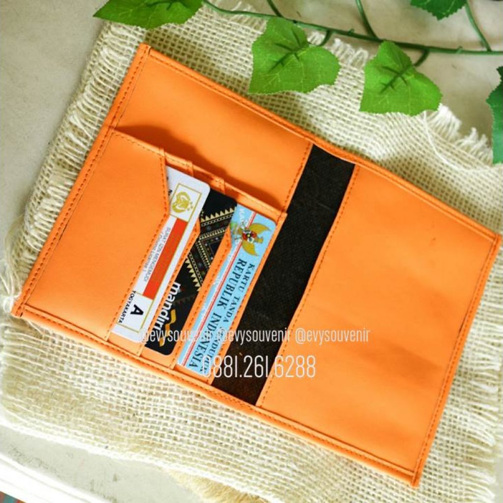 Souvenir Dompet Paspor – Evy Souvenir