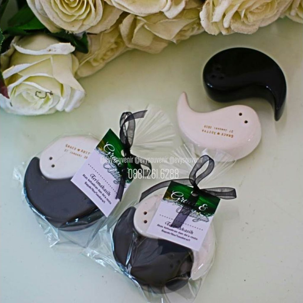 Souvenir Tempat Lada Garam Yin Yang – Evy Souvenir Souvenir Tempat Lada Garam Yin Yang – Evy Souvenir