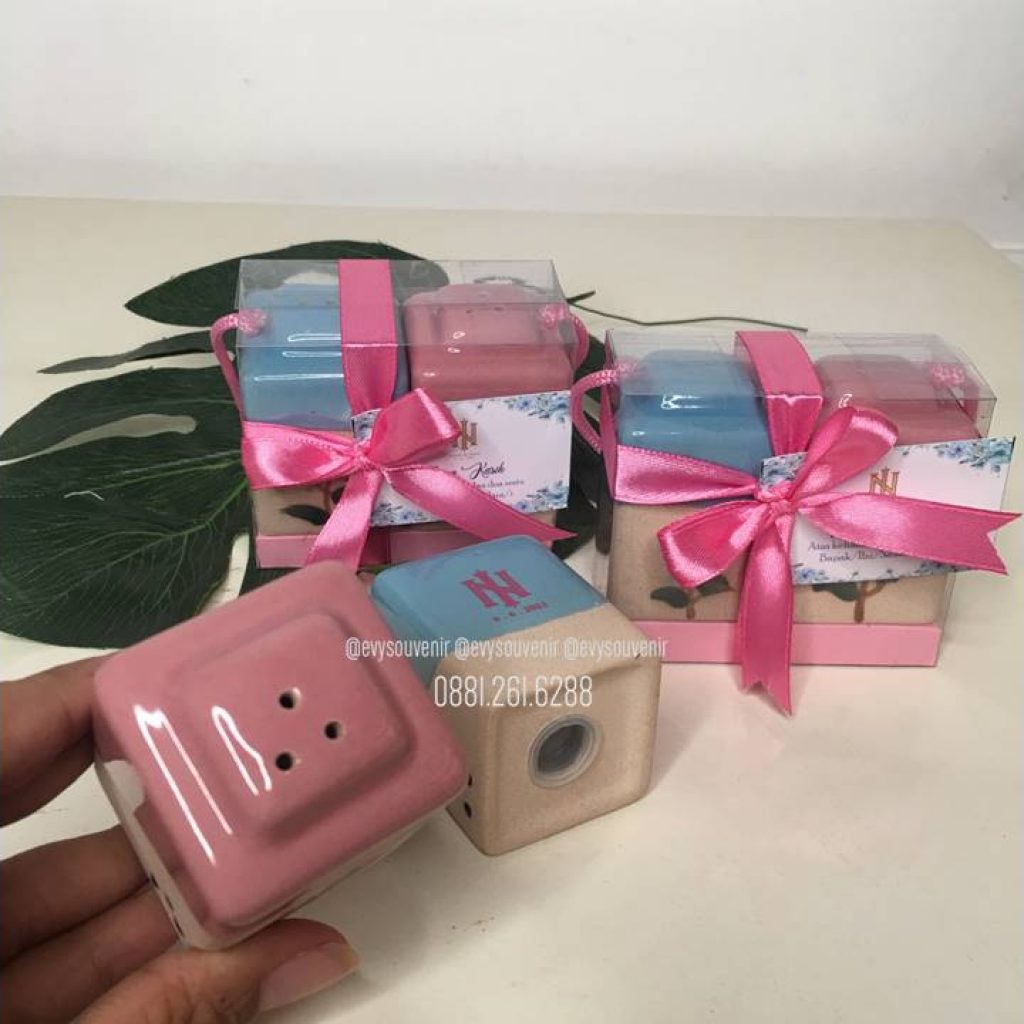 Souvenir Tempat Lada Garam Kotak – Evy Souvenir Souvenir Tempat Lada Garam Kotak – Evy Souvenir